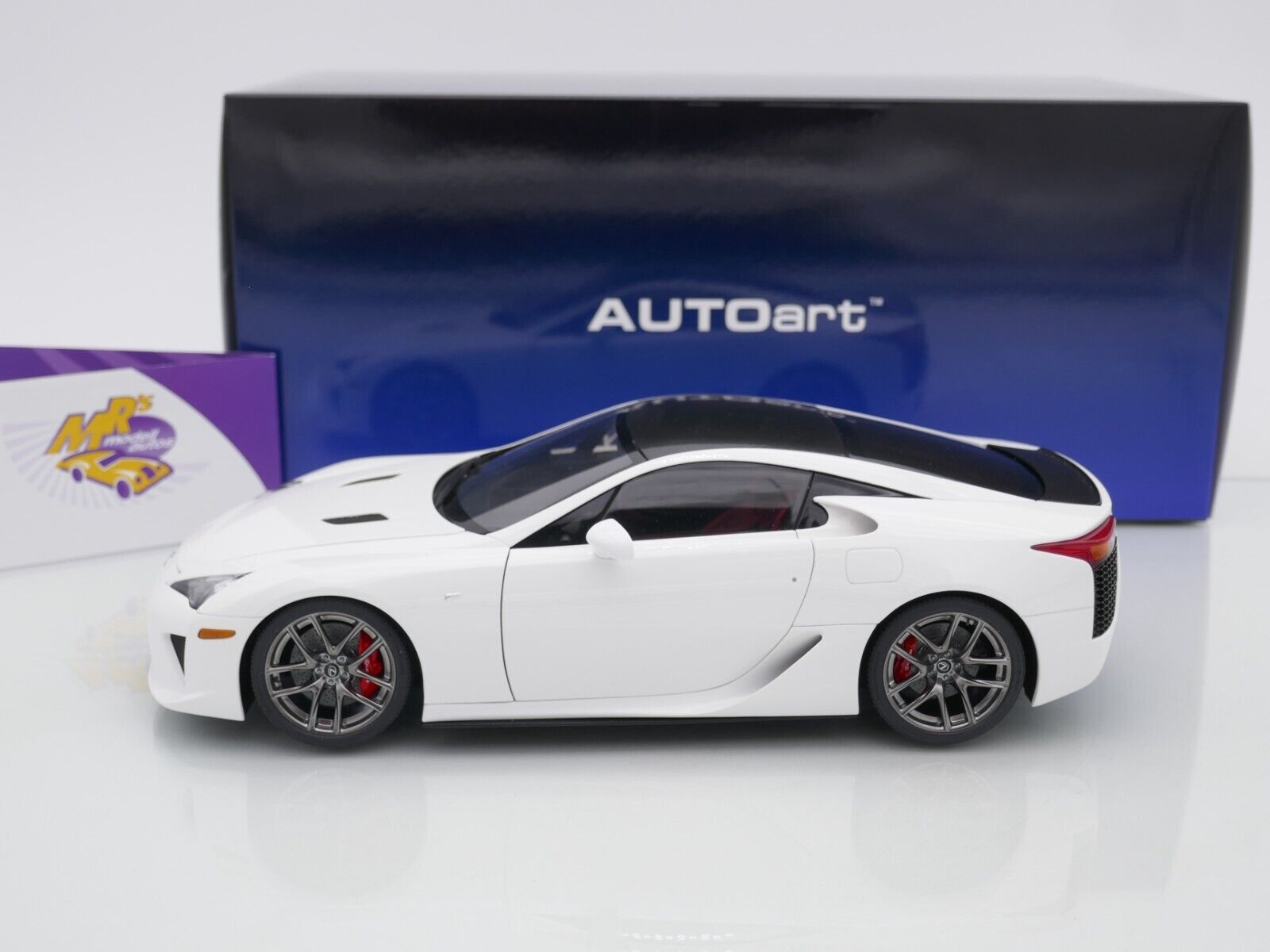 Mrs Modellautos - AUTOart 78851 # Lexus LFA Coupe Baujahr 2010 " weiß - carbon " 1:18