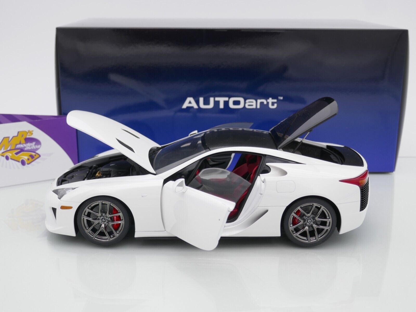 Mrs Modellautos - AUTOart 78851 # Lexus LFA Coupe Baujahr 2010 " weiß - carbon " 1:18